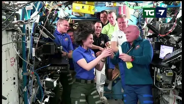 Samantha Cristoforetti nuovo comandante della Iss: “Grazie Italia, un ... Samantha Cristoforetti nuovo comandante della Iss: “Grazie Italia, un ...