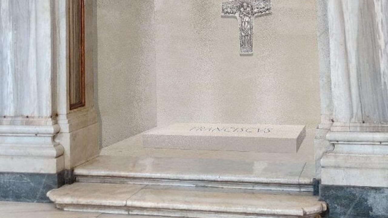 Tomba Papa Francesco, nuove misure di sicurezza - Ore12